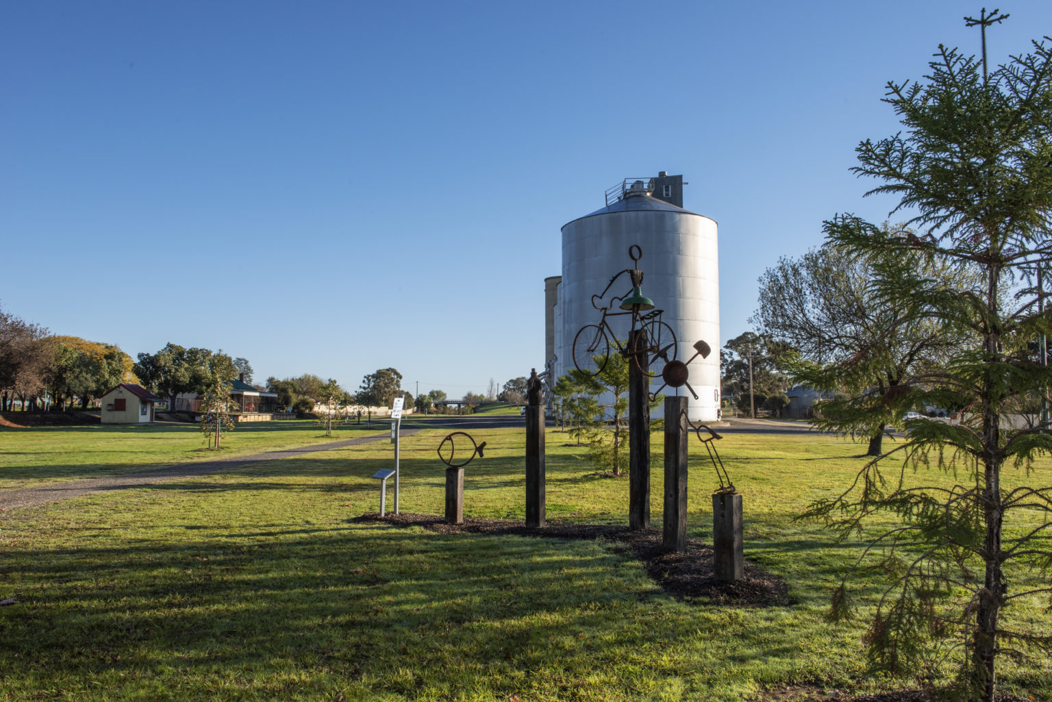 Arts Rutherglen Sculpture Trail Walk - Rutherglen