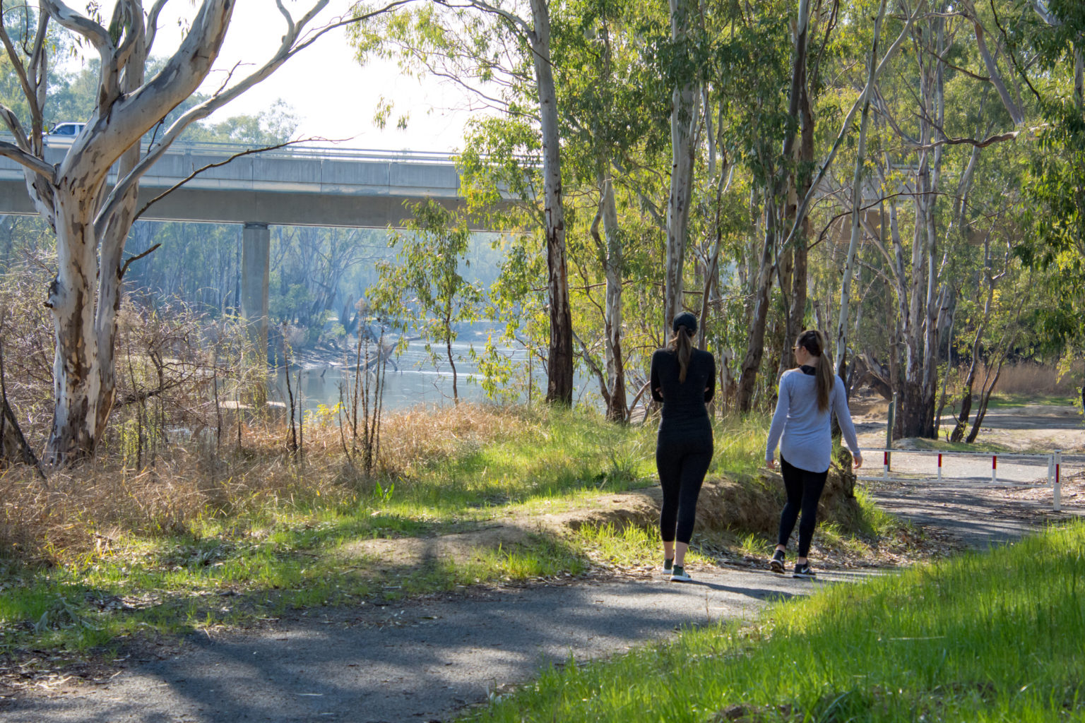 Between Two Bridges Trail Walk - Rutherglen